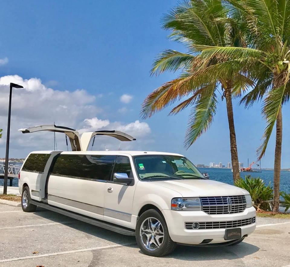 White Lincoln Navigator Limo with Gull Wing Doors 14 Passenger ...
