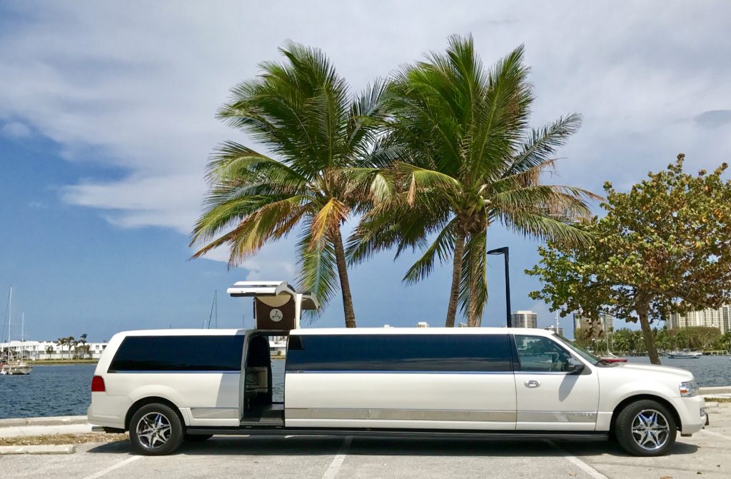 White Lincoln Navigator Limo with Gull Wing Doors 14 Passenger ...